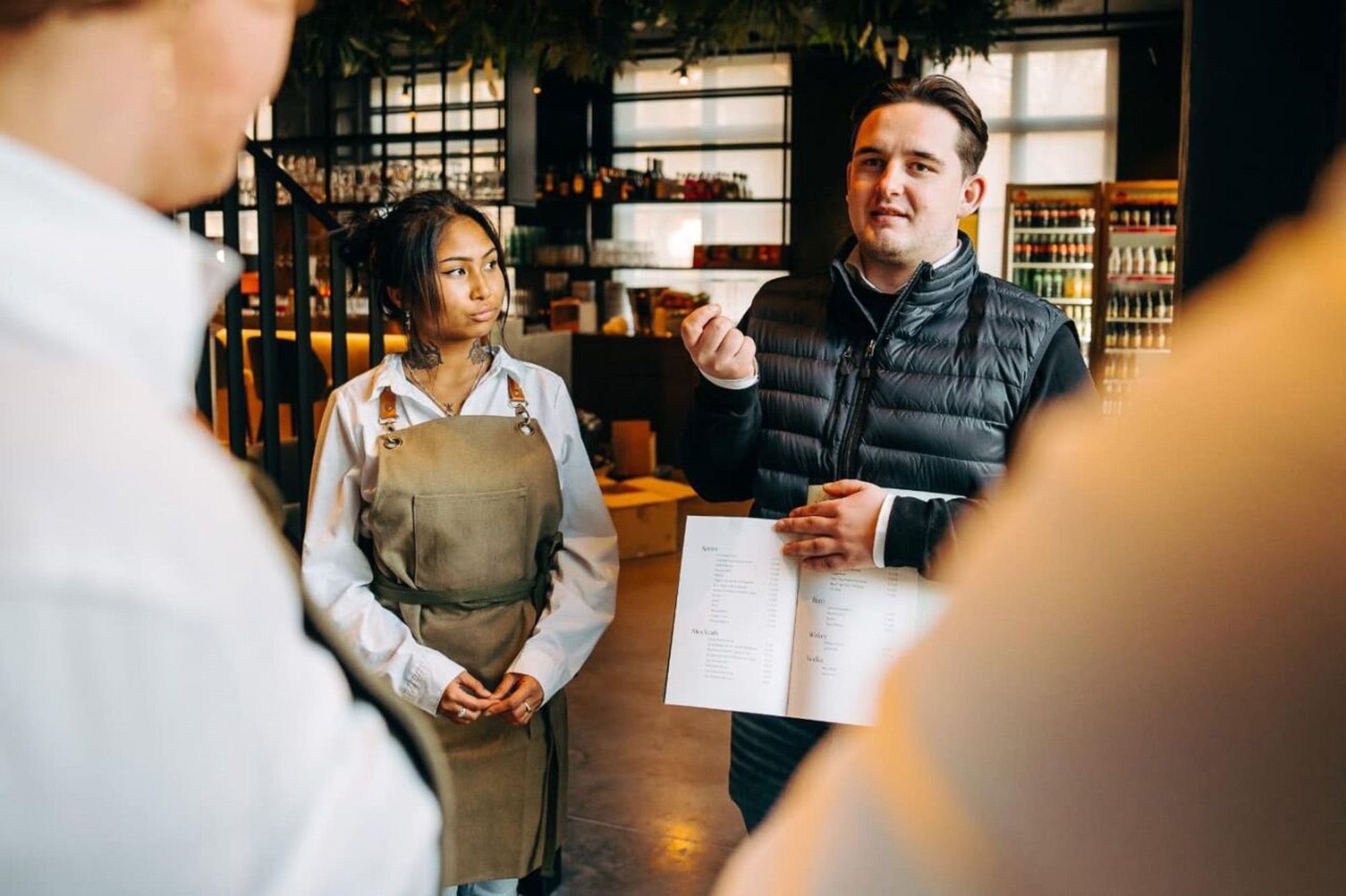 Neem contact met ons op | The Iconic Group